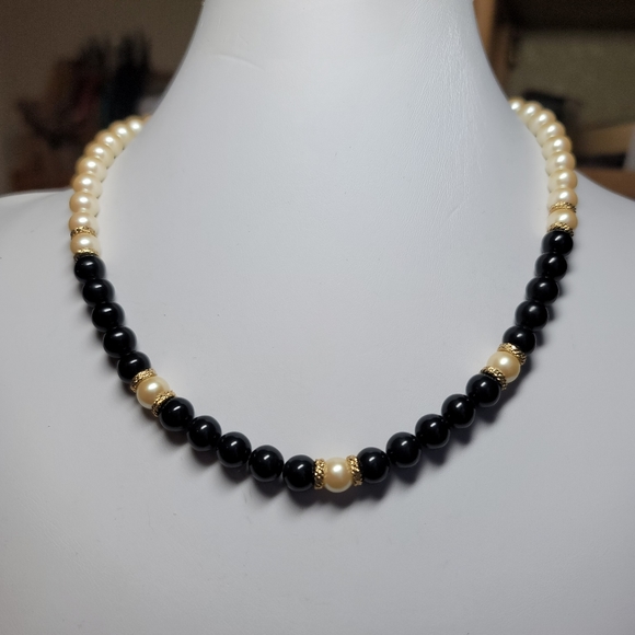 Marvella | Jewelry | Vintage Marvella Pearl Necklace Excellent ...